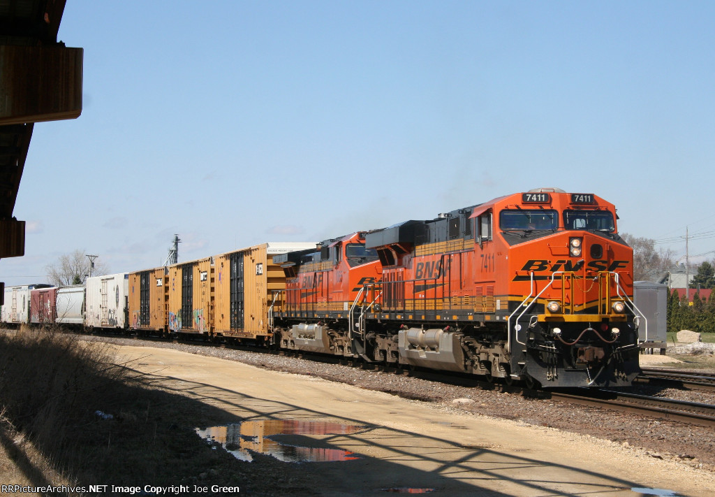 BNSF 7411